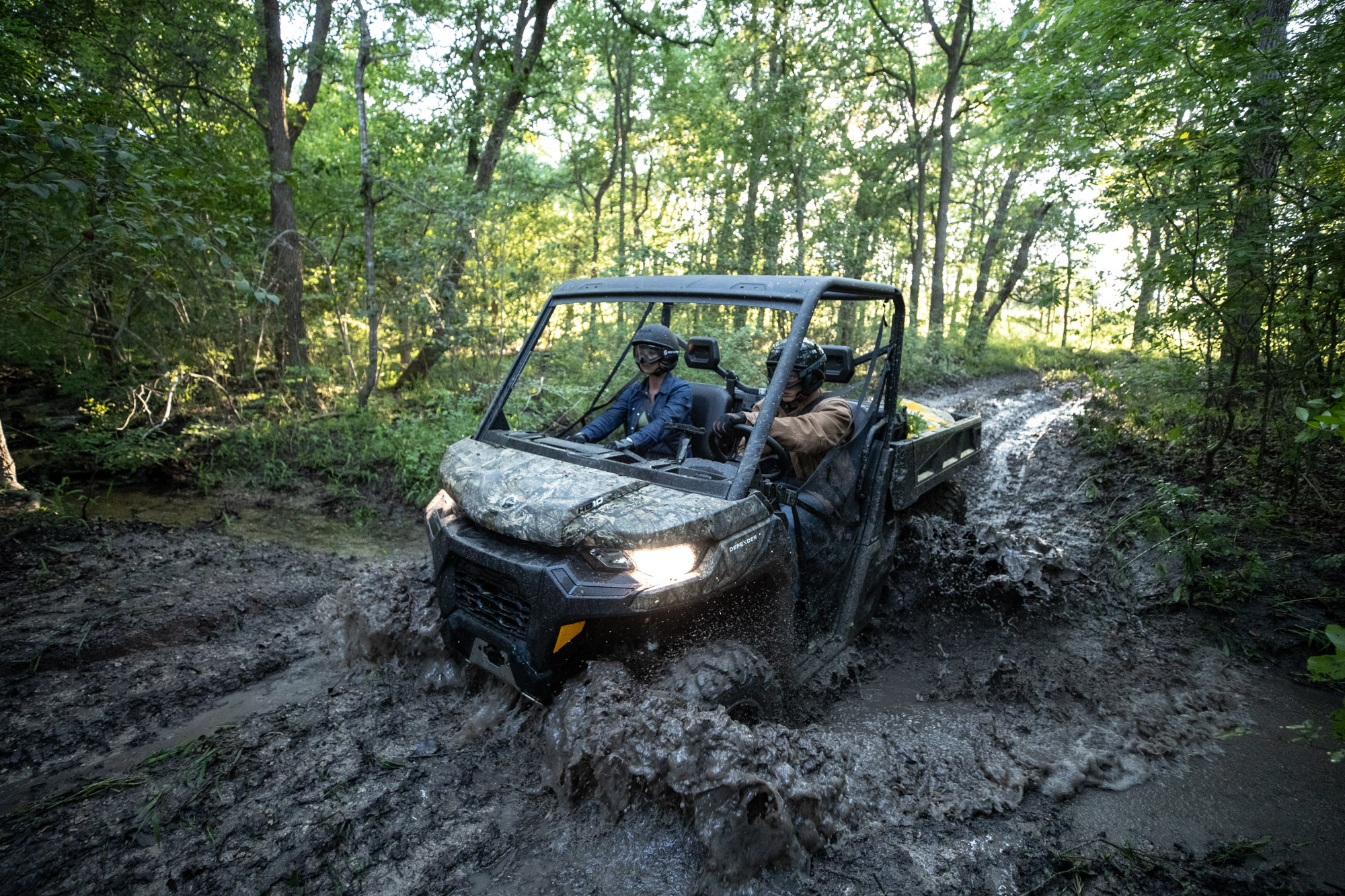FIRST LOOK @ THE ALL-NEW CAN-AM DEFENDER 6X6 DPS HD10 | ATV World ...